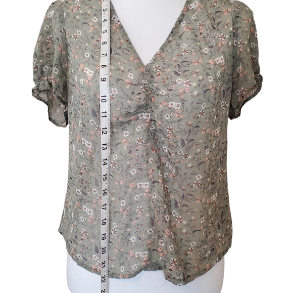 fun 2 fun | Tops | Fun 2 Fun Size S Floral V Neck Scrunch Cleavage ...